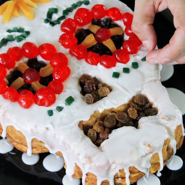 Day of The Dead Skull Pull-Apart Pumpkin Bread