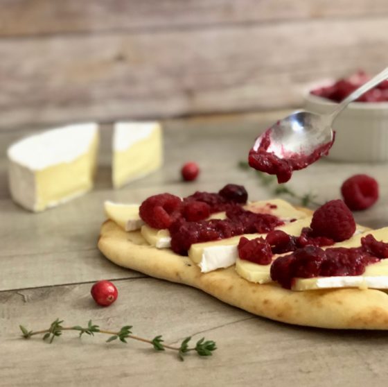 Brie, Honey and Spicy Raspberry Chutney Flatbread Pizza Recipe