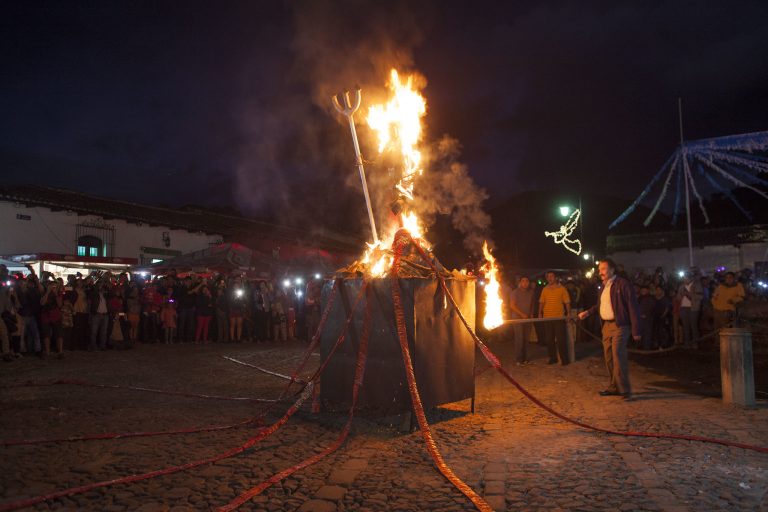La Quema del Diablo: The History and Meaning Behind Guatemala’s Burning ...